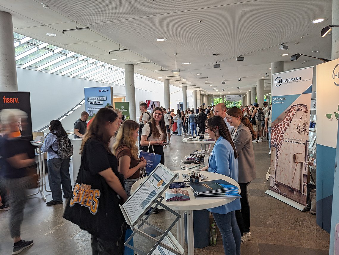 Career Day Spring 2024 - Unternehmen informieren über ...