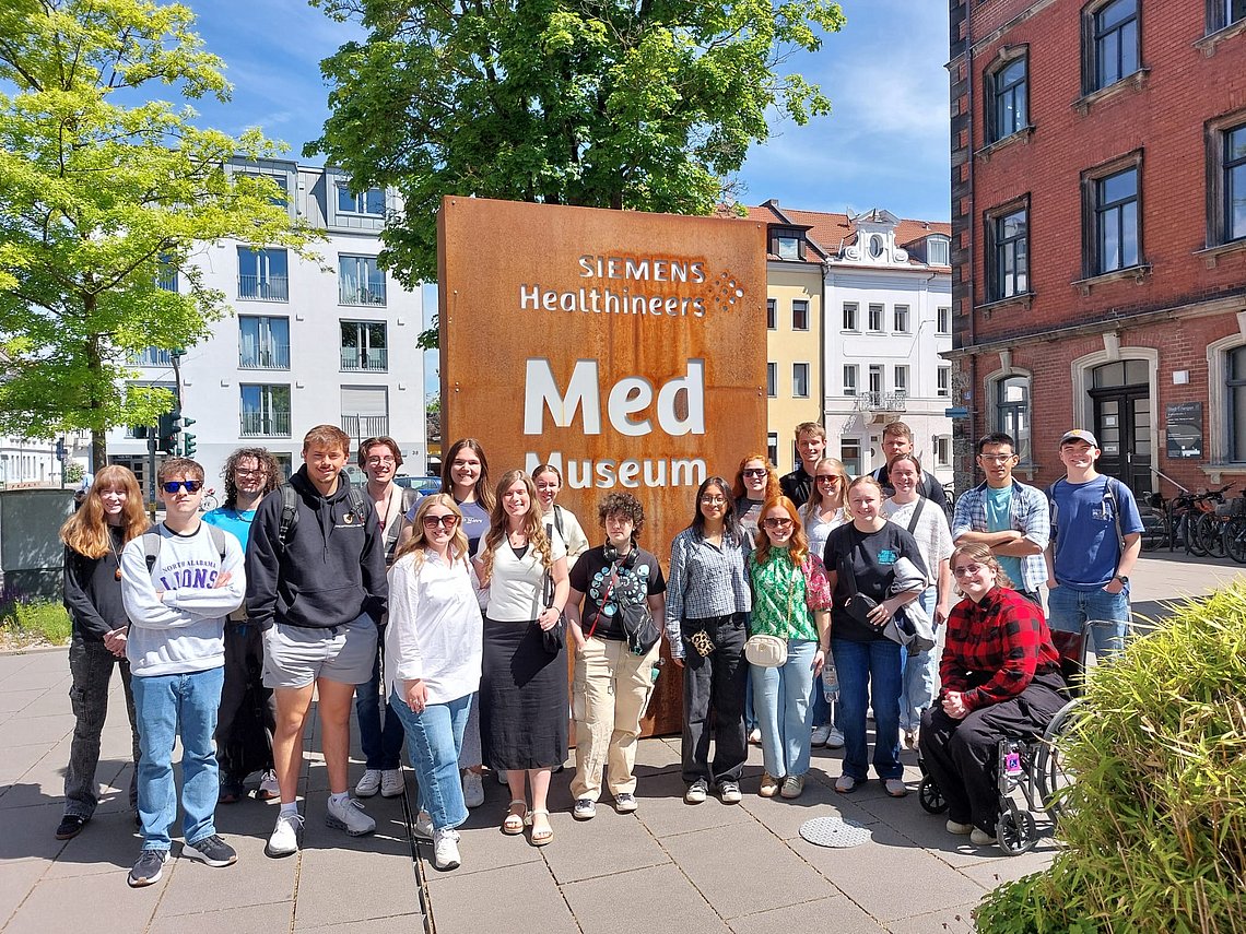 Partnerhochschulbesuch mit 22 Studierenden und 5 Professoren von der ...