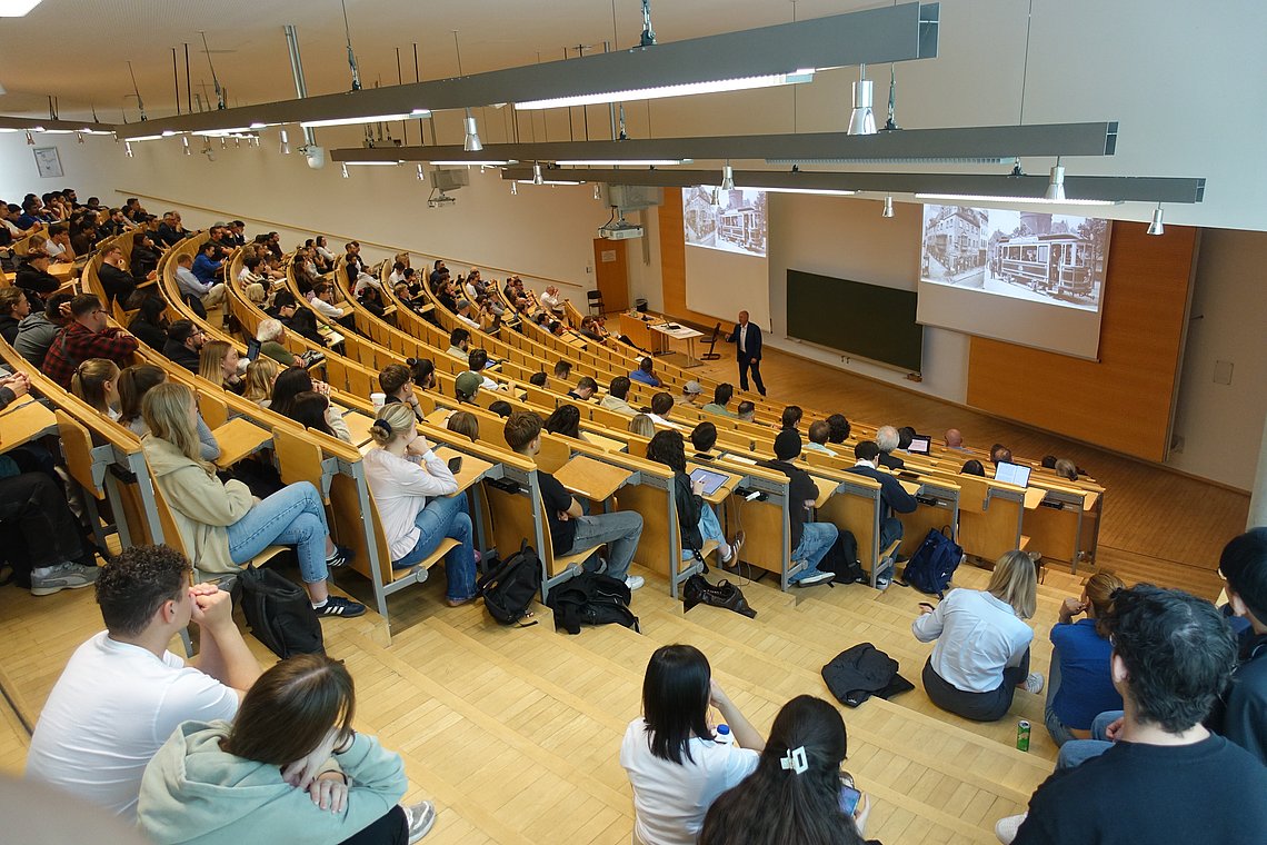 Leadership Lecture mit dem ehemaligen CFO der Siemens AG Prof. Dr. Ralf ...