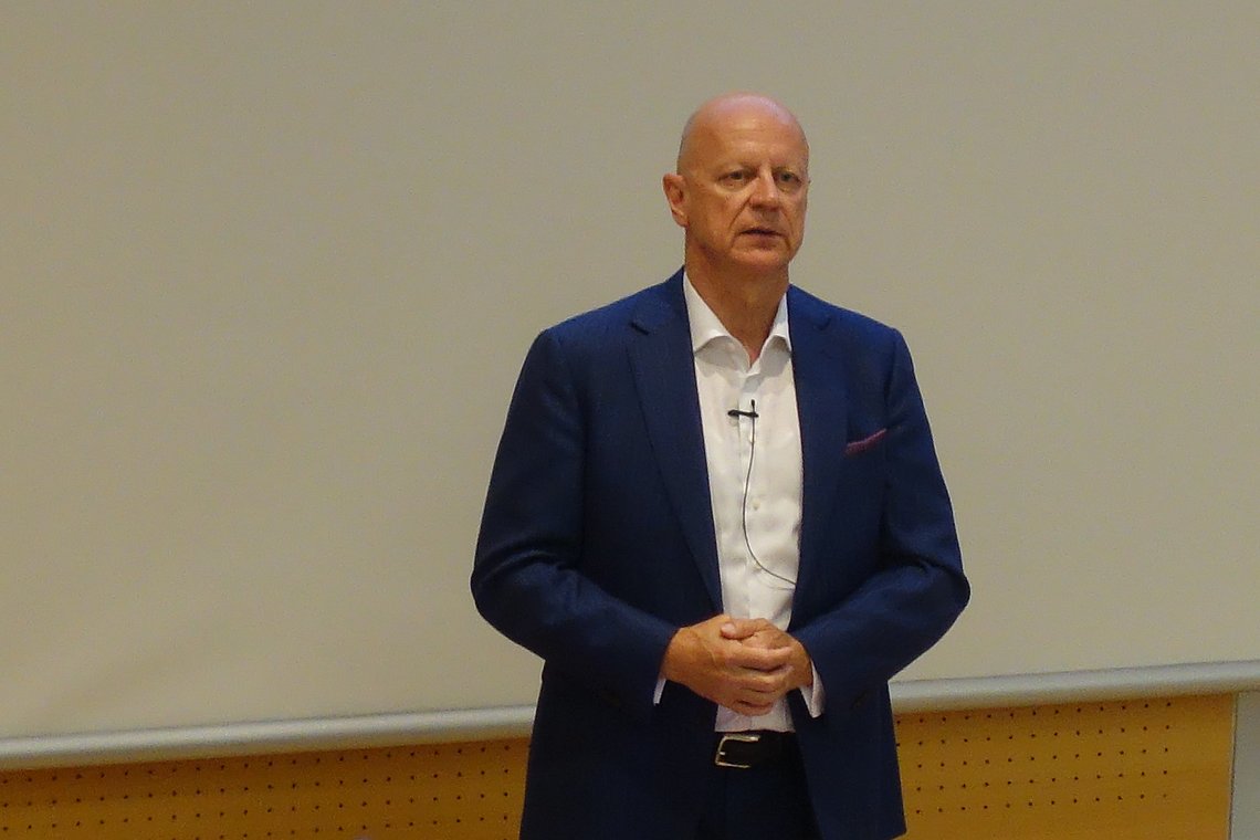 Leadership Lecture mit dem ehemaligen CFO der Siemens AG Prof. Dr. Ralf ...